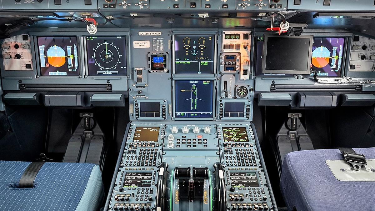 Cockpit communication | Airbus